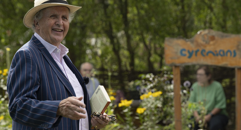 Leading Edinburgh author celebrates the healing power of gardens